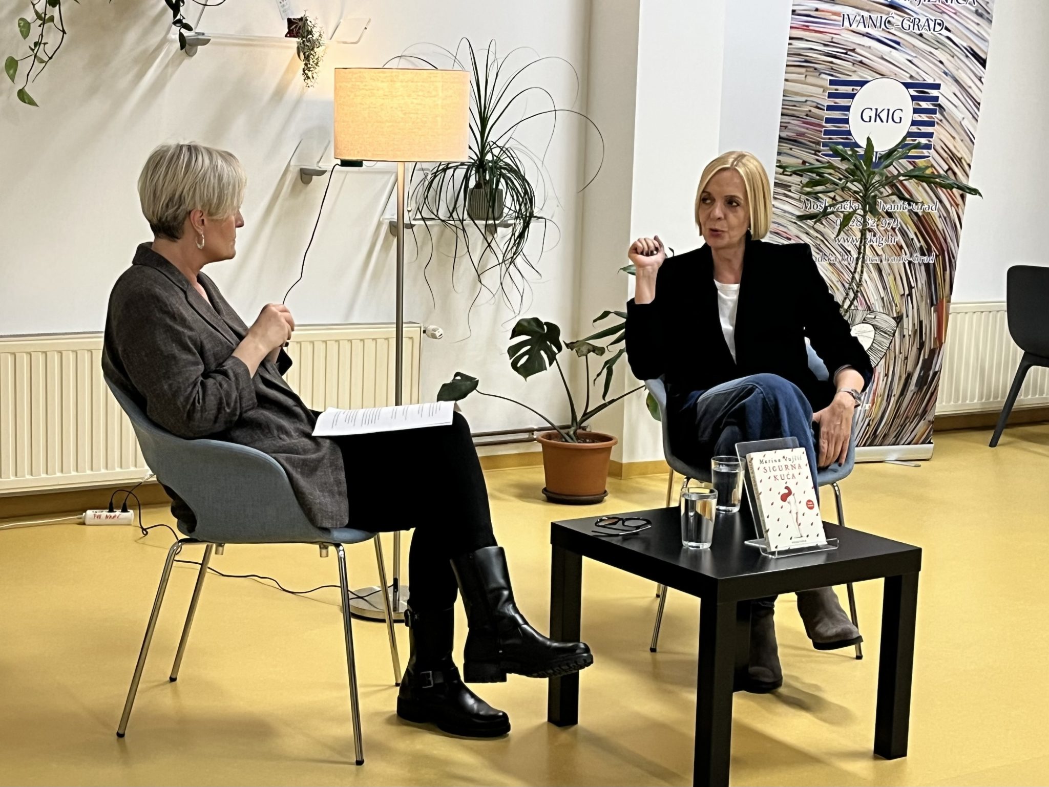 Božićna izložba kriške udruge “Ženske ruke” – Obiteljski radio Ivanić